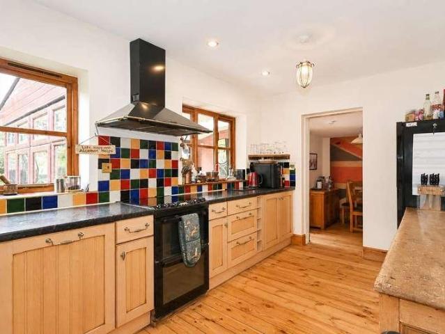 4 bed house for sale
