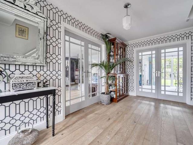 4 bed house for sale