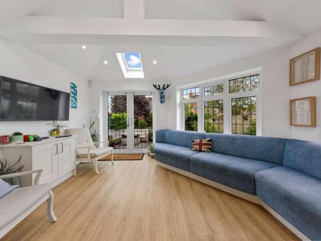 4 bed house for sale