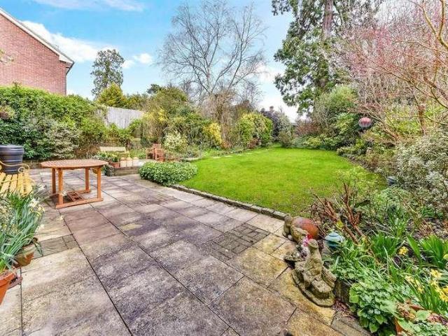 4 bed house for sale