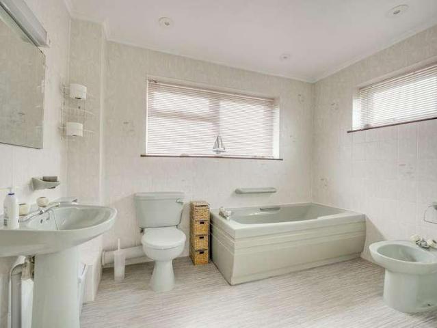 4 bed house for sale