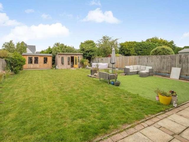 4 bed house for sale