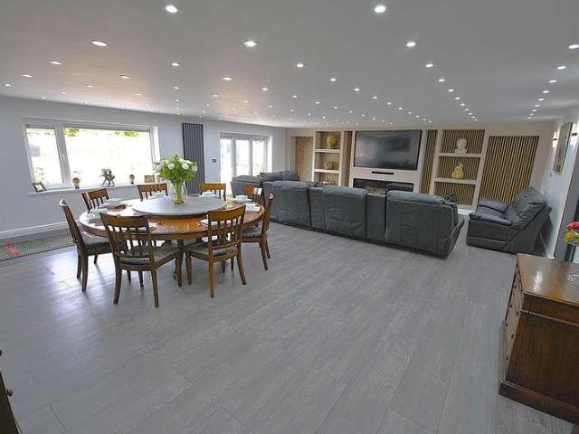 4 bed house for sale