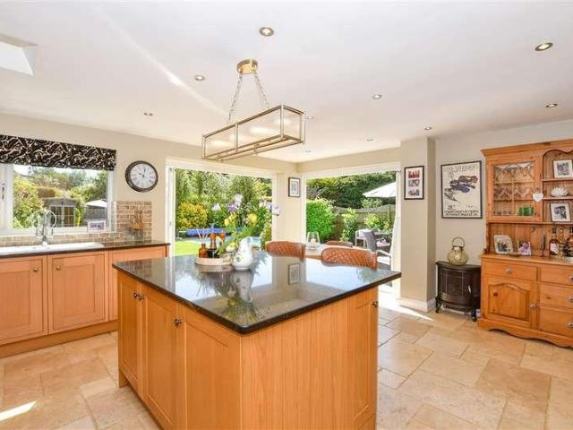 4 bed house for sale