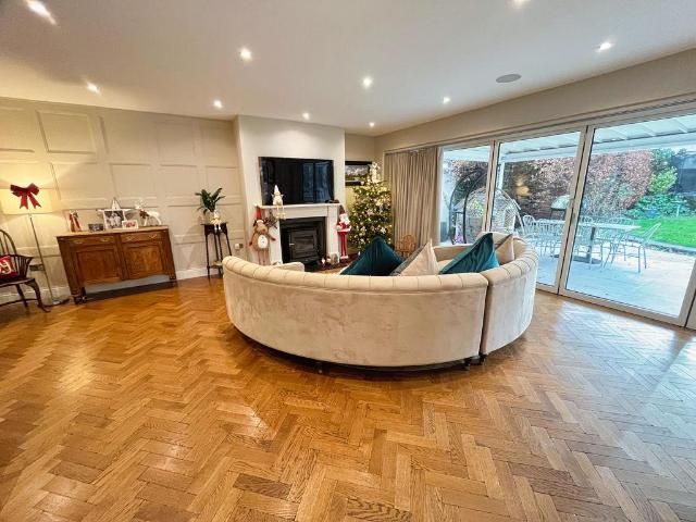 4 bed house for sale