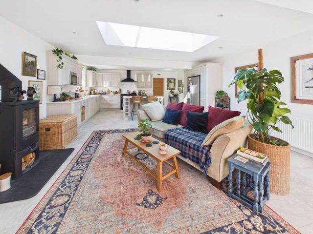 4 bed house for sale
