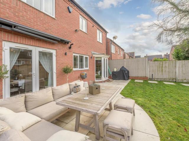 4 bed house for sale