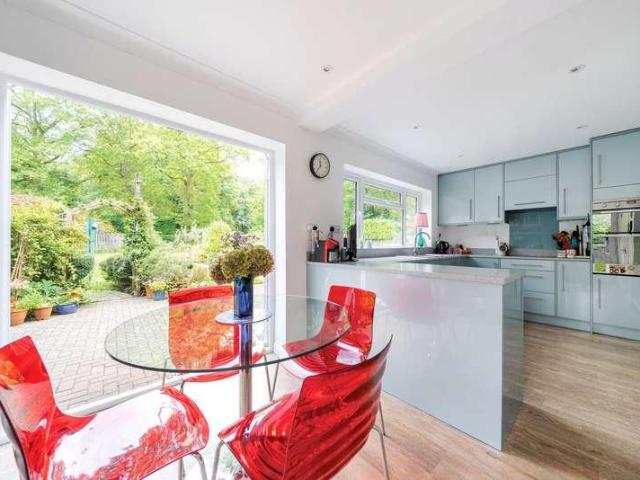 4 bed house for sale
