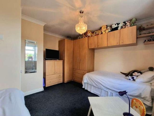 4 bed house for sale