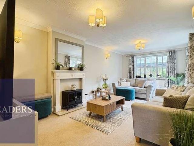 4 bed house for sale
