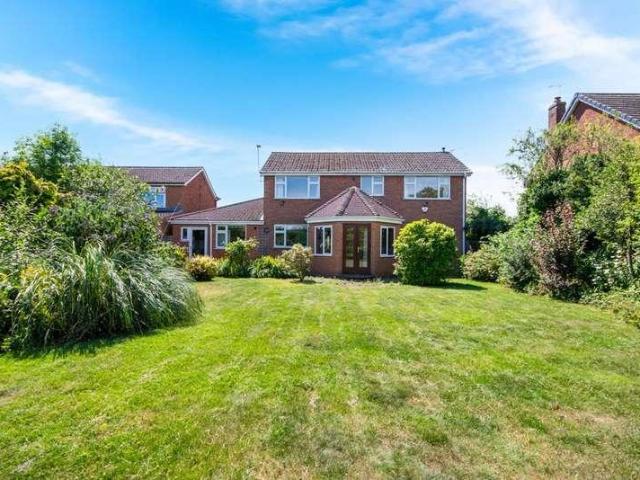 4 bed house for sale