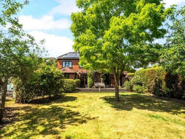 4 bed house for sale