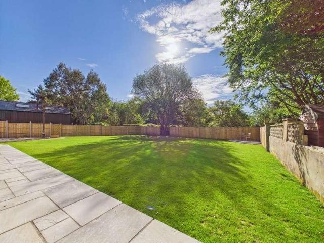 4 bed house for sale
