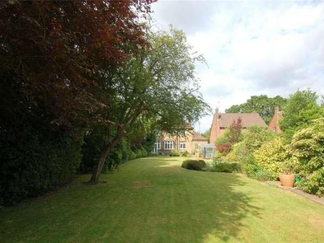 4 bed house for sale