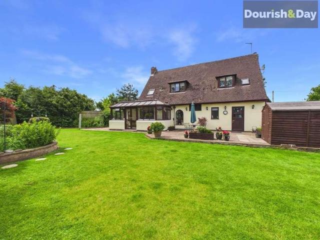 4 bed house for sale