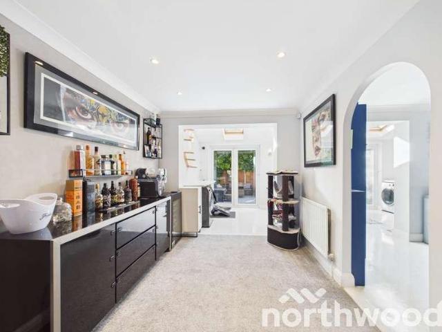 4 bed house for sale