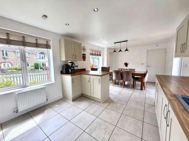 4 bed house for sale