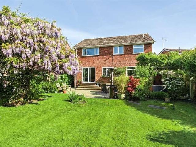 4 bed house for sale