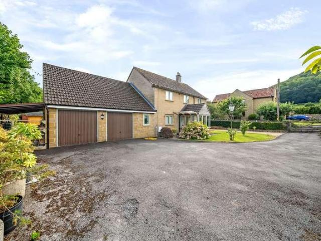 4 bed house for sale