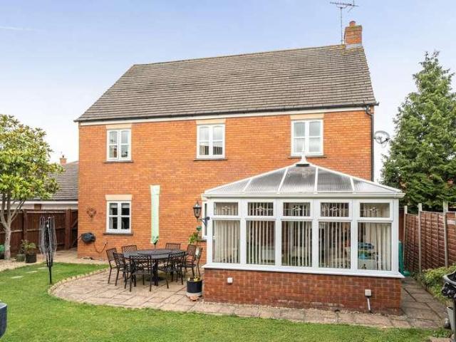 4 bed house for sale