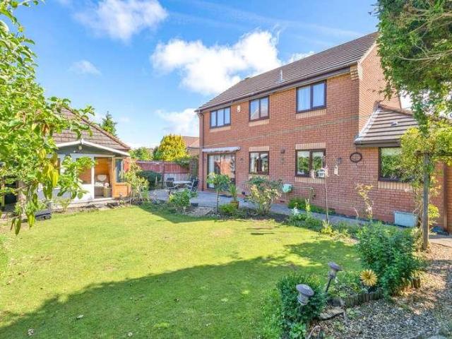 4 bed house for sale