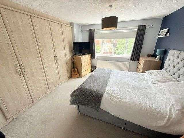 4 bed house for sale