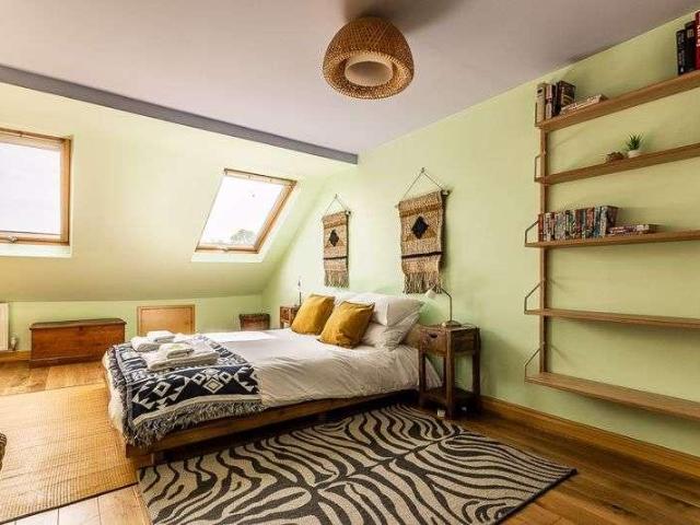 4 bed house for sale