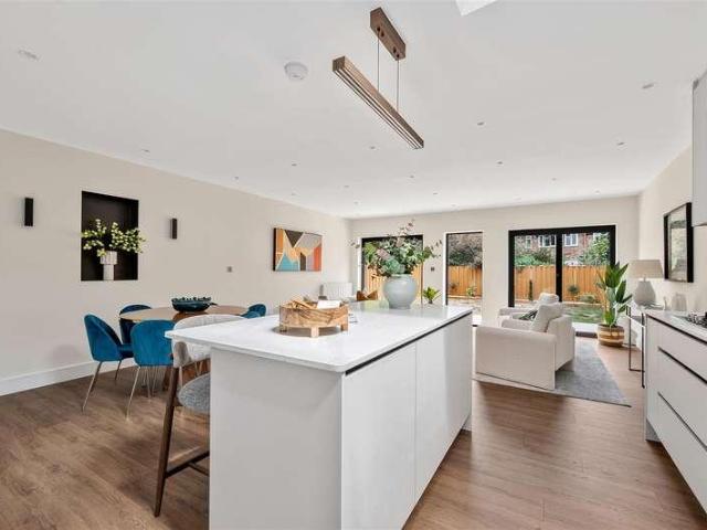 4 bed house for sale