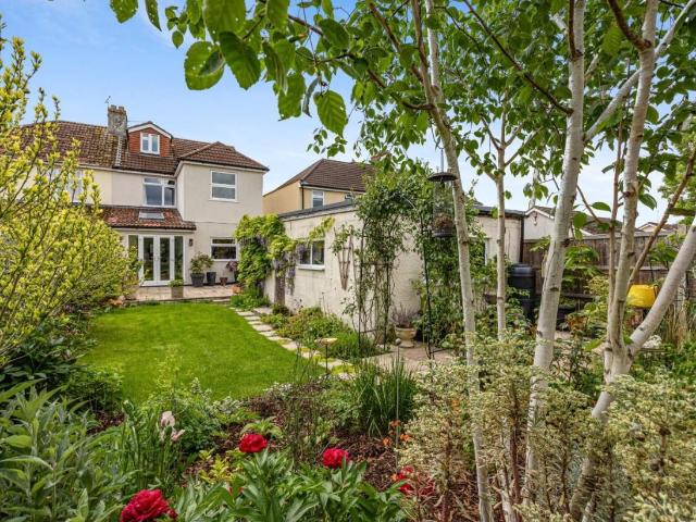 4 bed house for sale