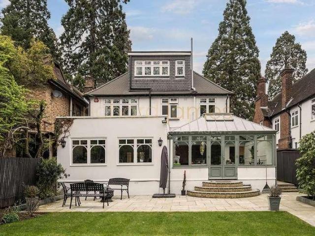 4 bed house for sale