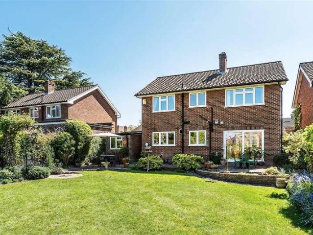 4 bed house for sale