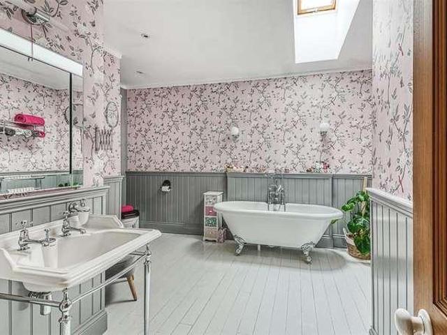 4 bed house for sale