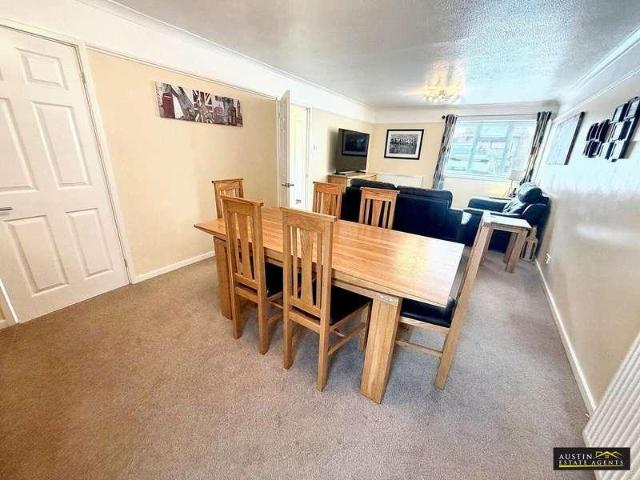 4 bed house for sale