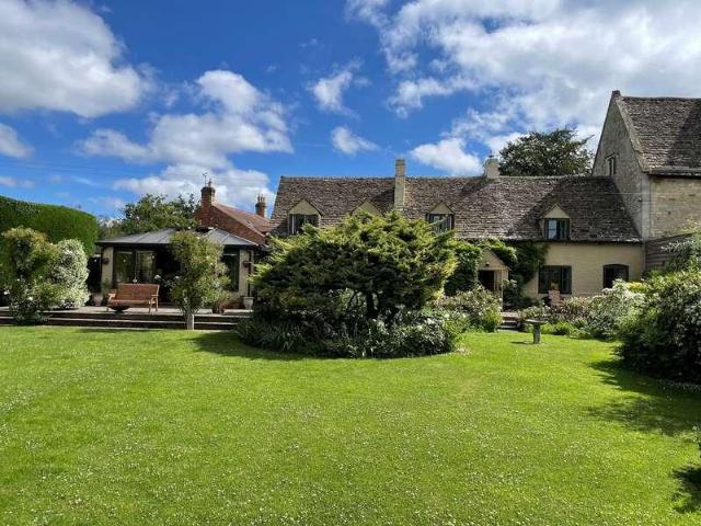 4 bed house for sale