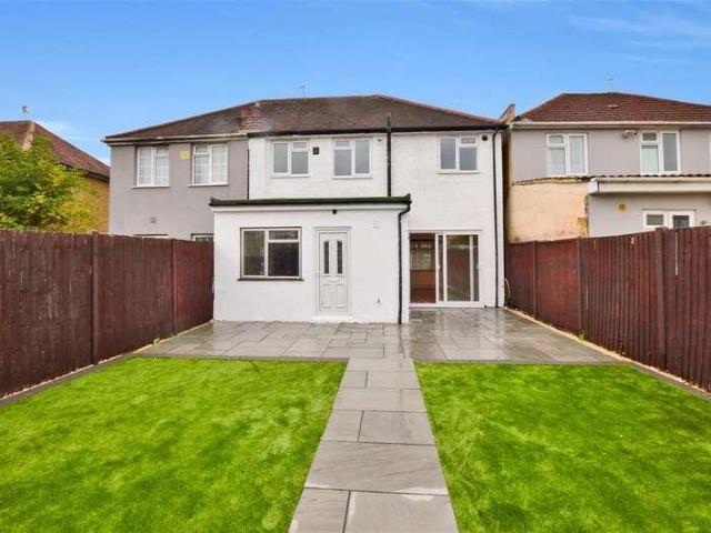 4 bed house for sale