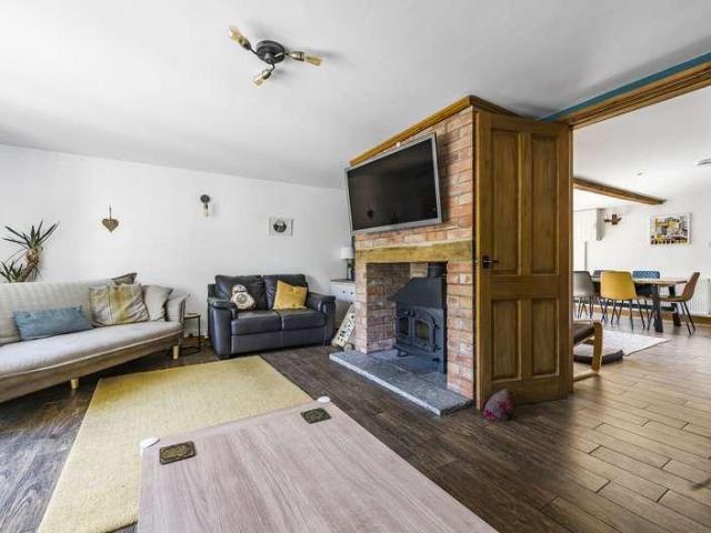 4 bed house for sale