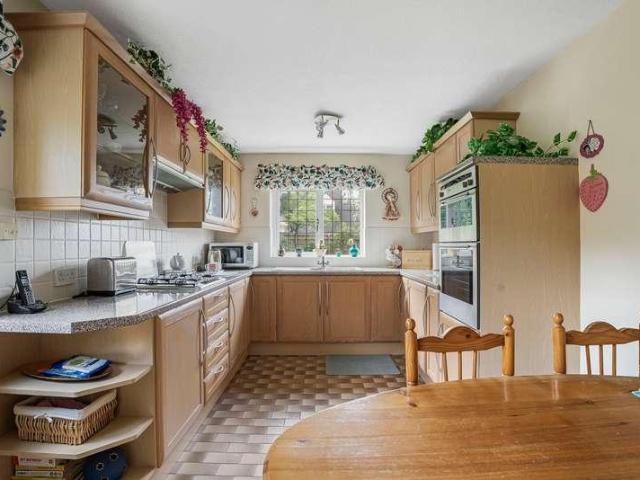 4 bed house for sale