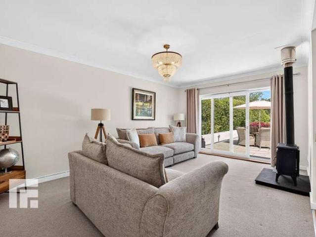 4 bed house for sale