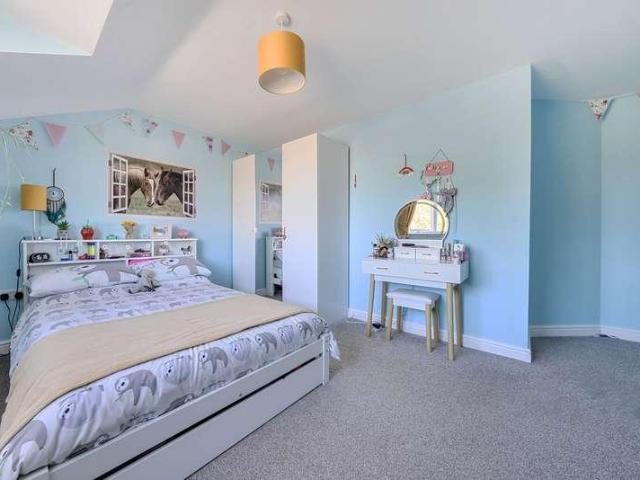 4 bed house for sale