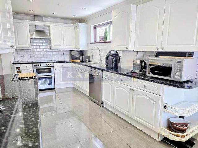 4 bed house for sale