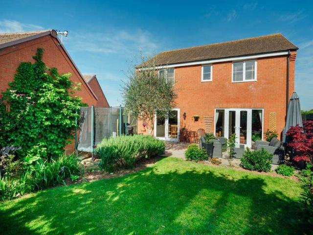 4 bed house for sale