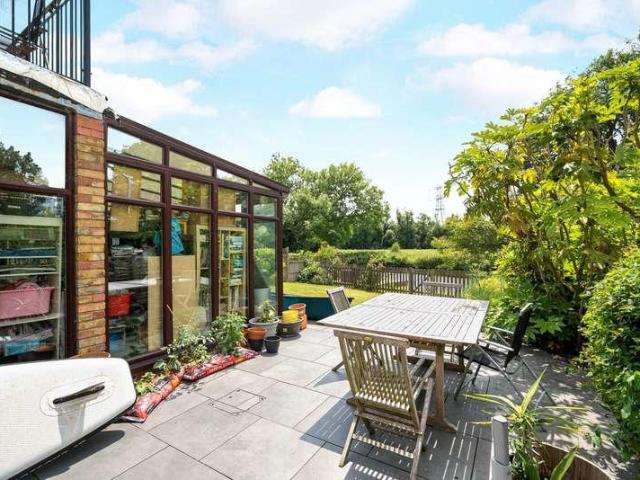 4 bed house for sale