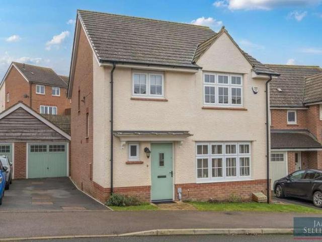 4 bed house for sale