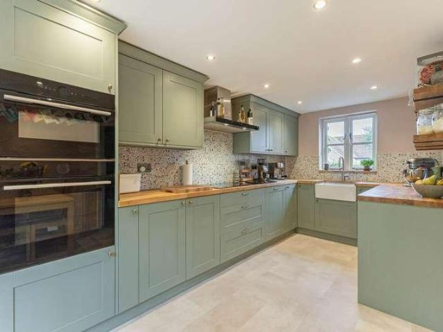 4 bed house for sale