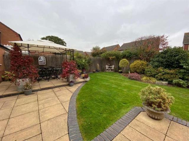 4 bed house for sale