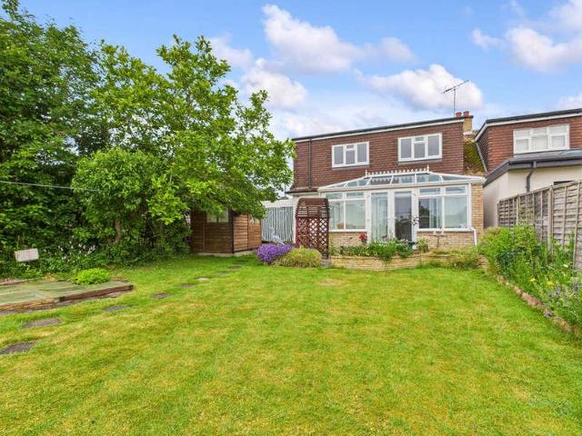 4 bed house for sale