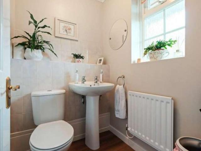 4 bed house for sale