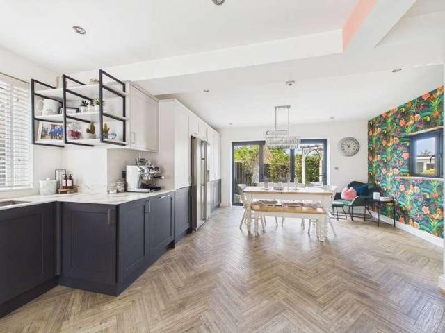 4 bed house for sale