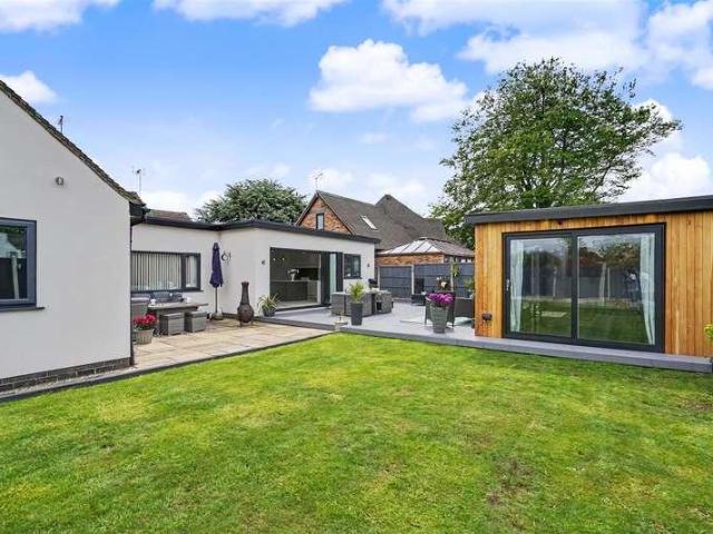 4 bed house for sale