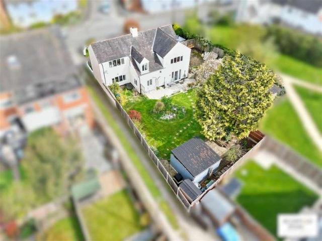 4 bed house for sale